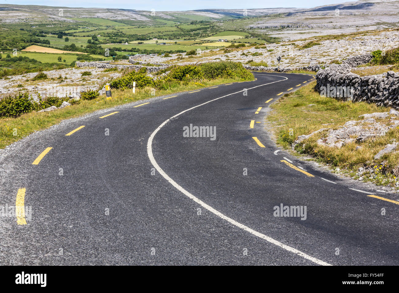 Two lane road hi-res stock photography and images - Alamy
