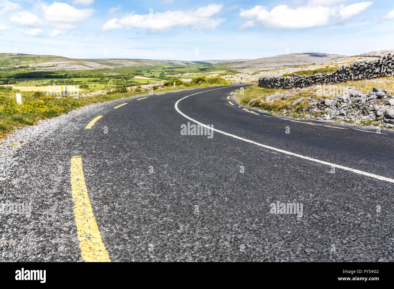 Two lane traffic hi-res stock photography and images - Alamy