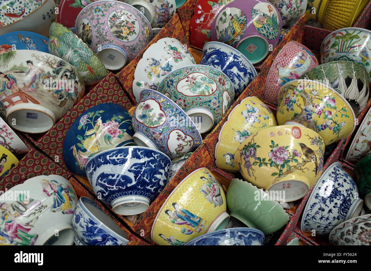 Antique chinese bowls hi-res stock photography and images - Alamy