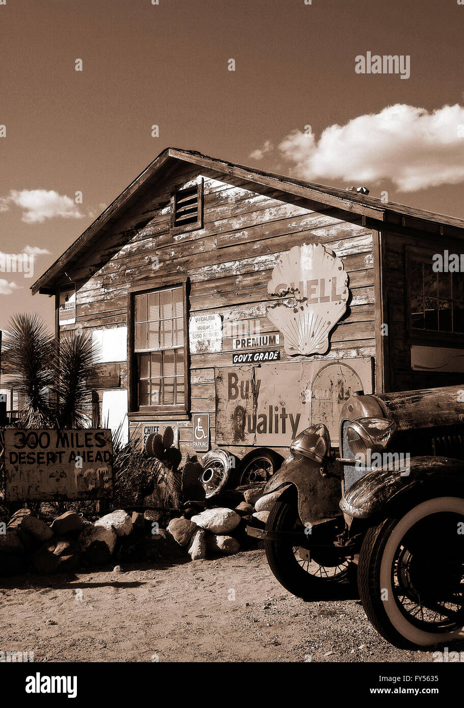 Abandoned Ford car by old garage on Route 66, USA Stock Photo - Alamy
