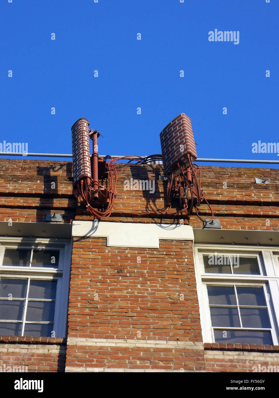 Red antenna hi-res stock photography and images - Alamy