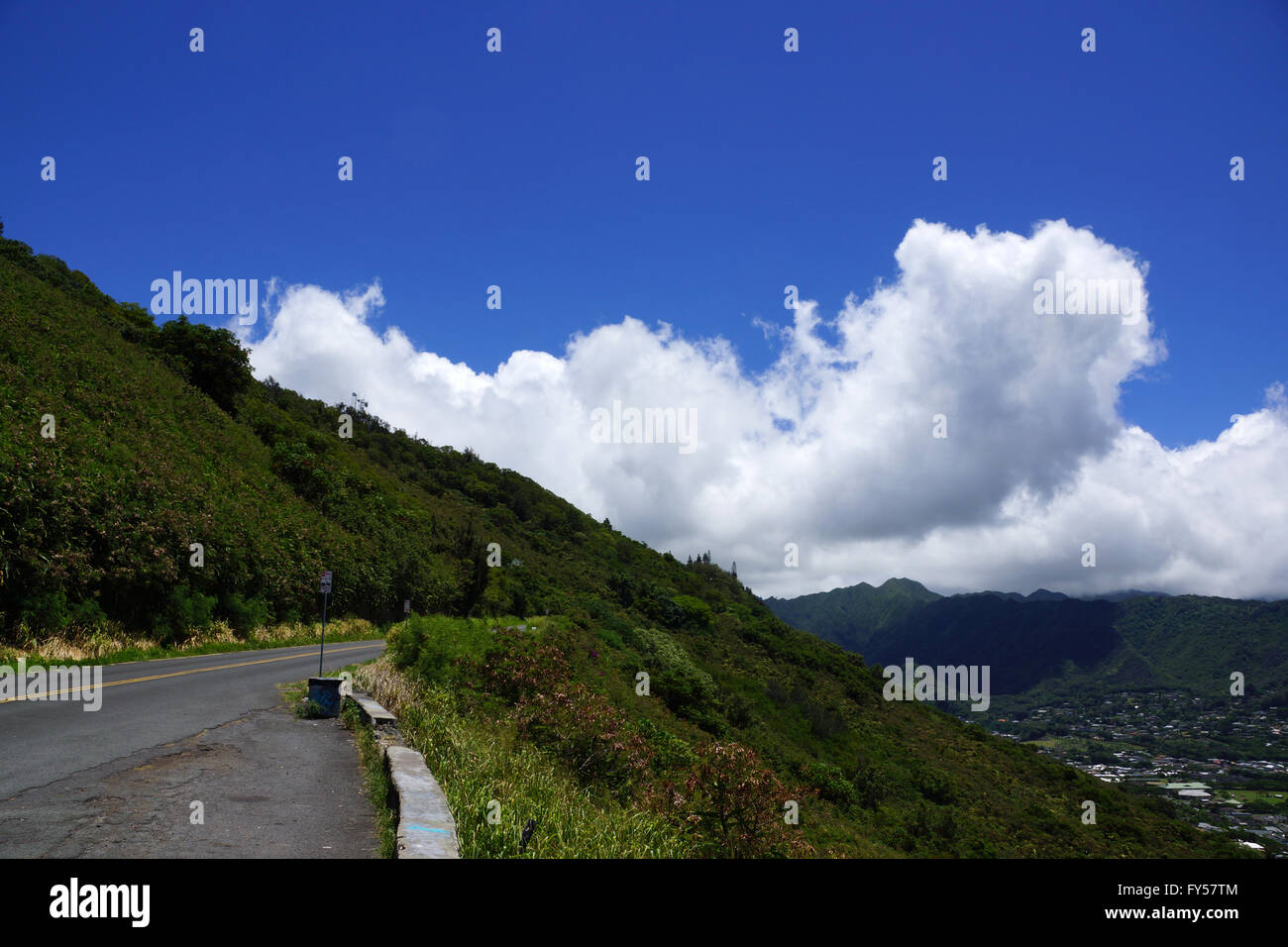 Tantalus Lookout on Round Top drive overlooking Moana on Oahu, Hawaii ...