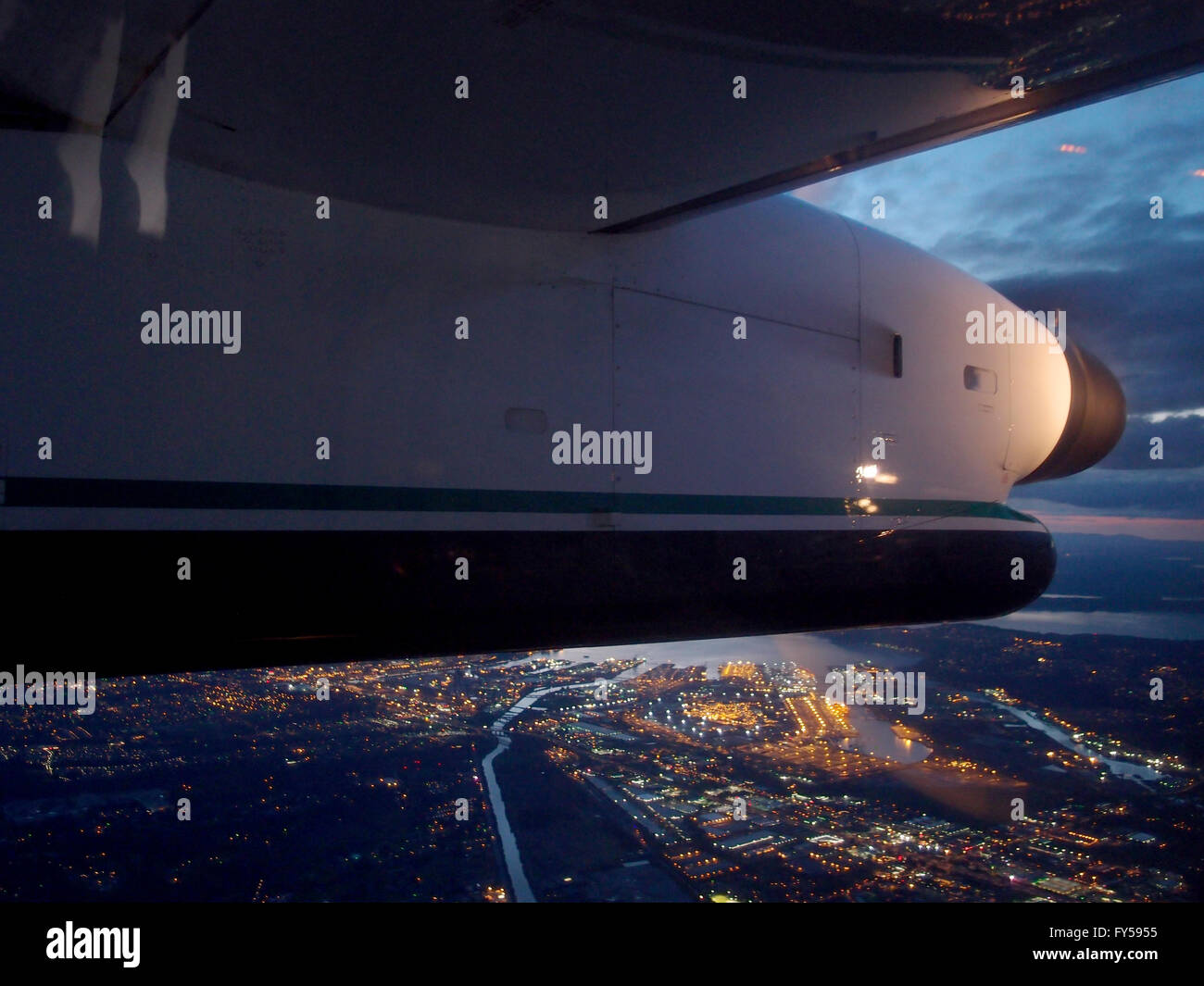 Propeller plane exterior hi-res stock photography and images - Alamy