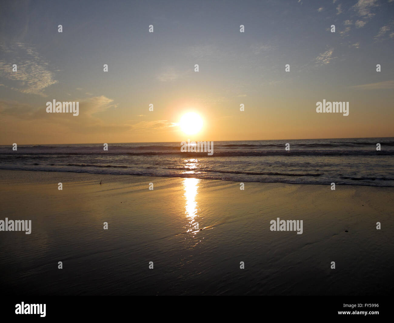 Moon reflecting sun light hi-res stock photography and images - Alamy