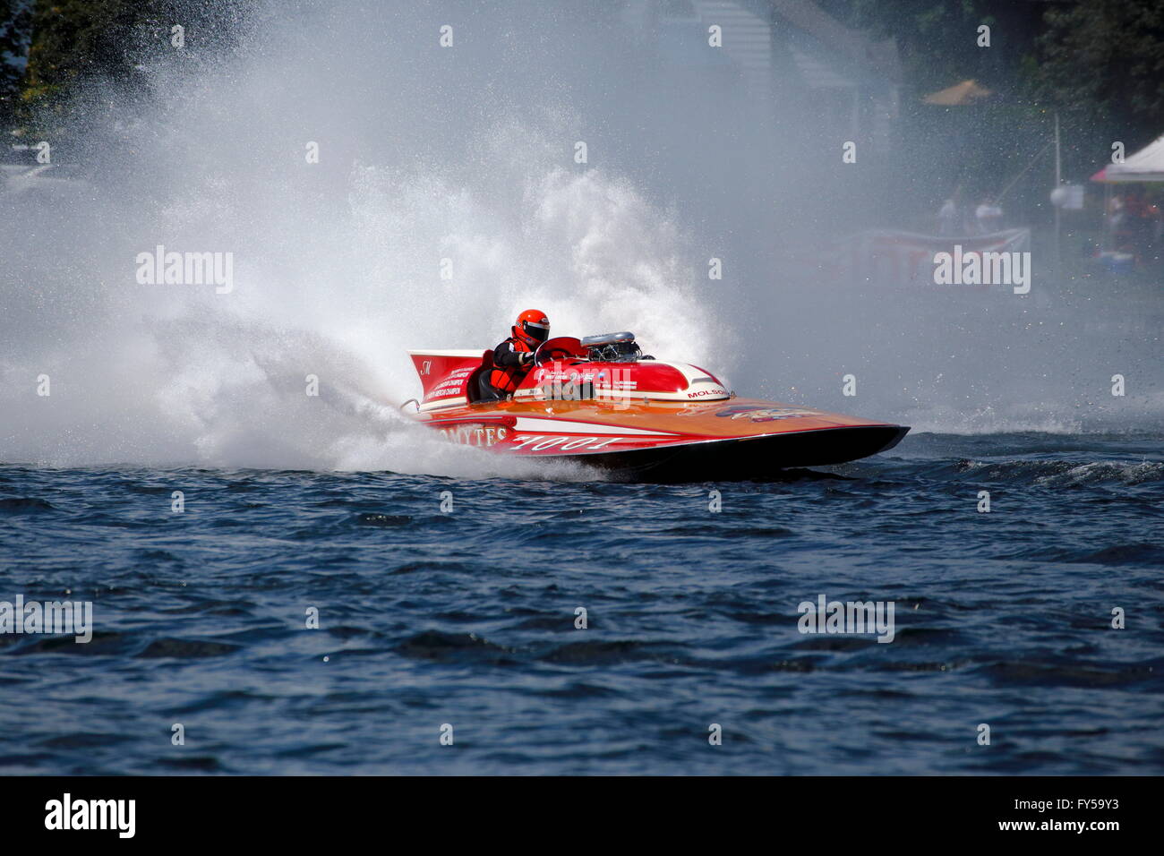 Hydroplane racing on the Saint Lawrence River, Valleyfield, Quebec ...