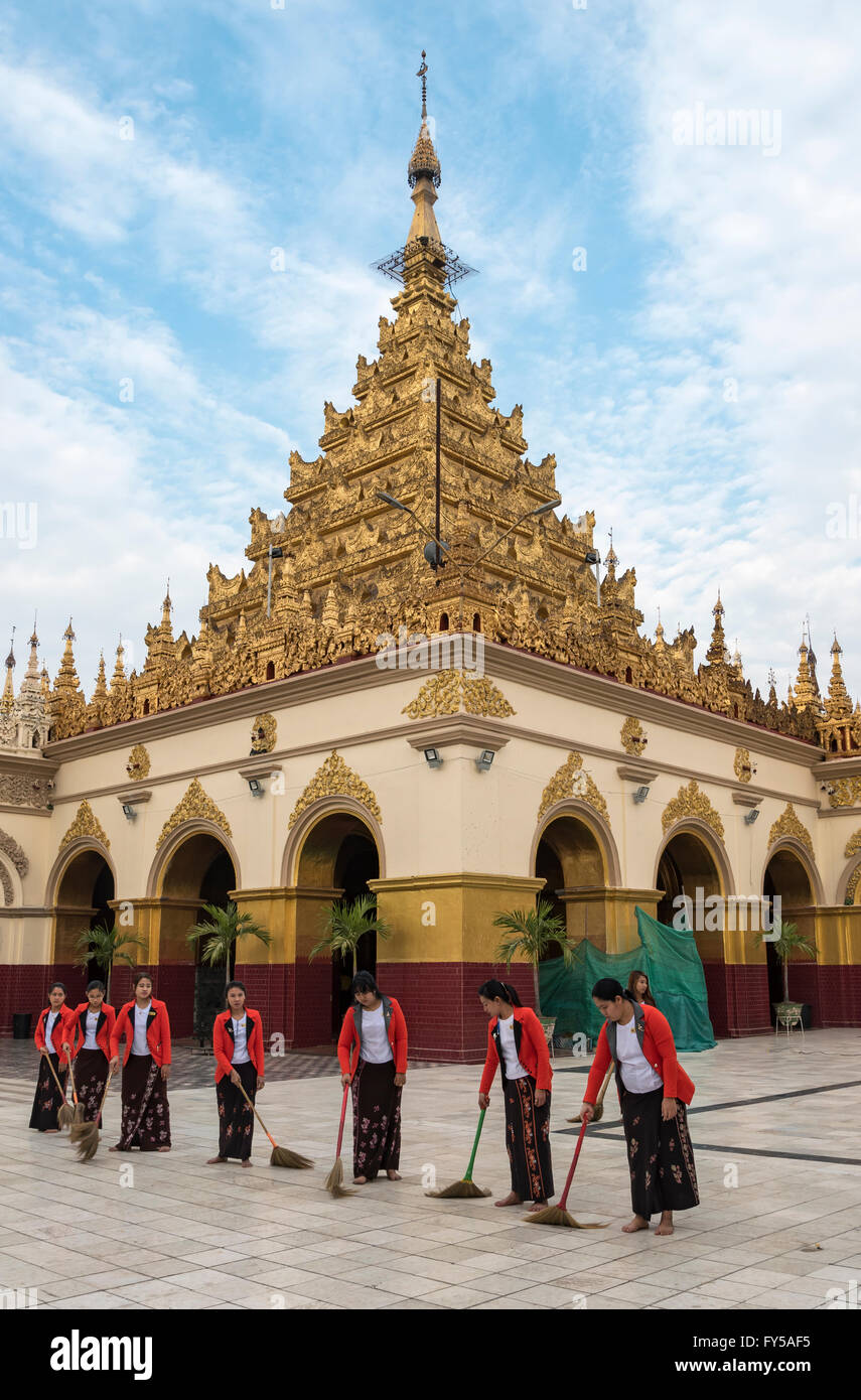 Burmese women sweep the floor around the Mahamuni Paya temple in ...
