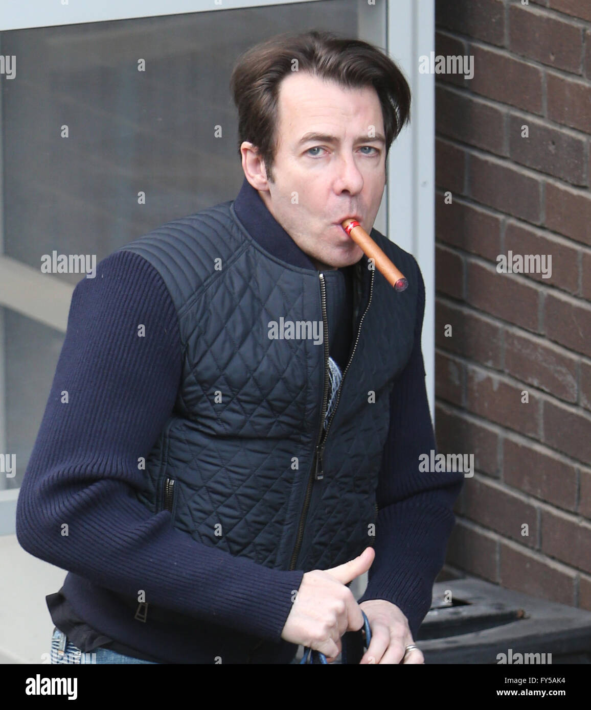 Jonathan ross cigar hi-res stock photography and images - Alamy