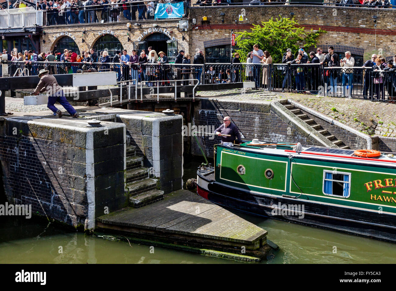Camden lock canal hi-res stock photography and images - Alamy