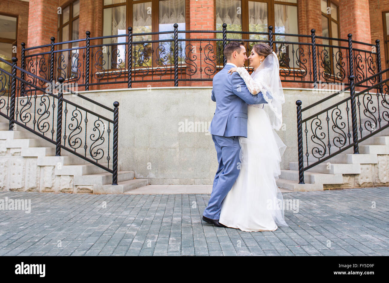 wedding dance of bride and groom Stock Photo - Alamy