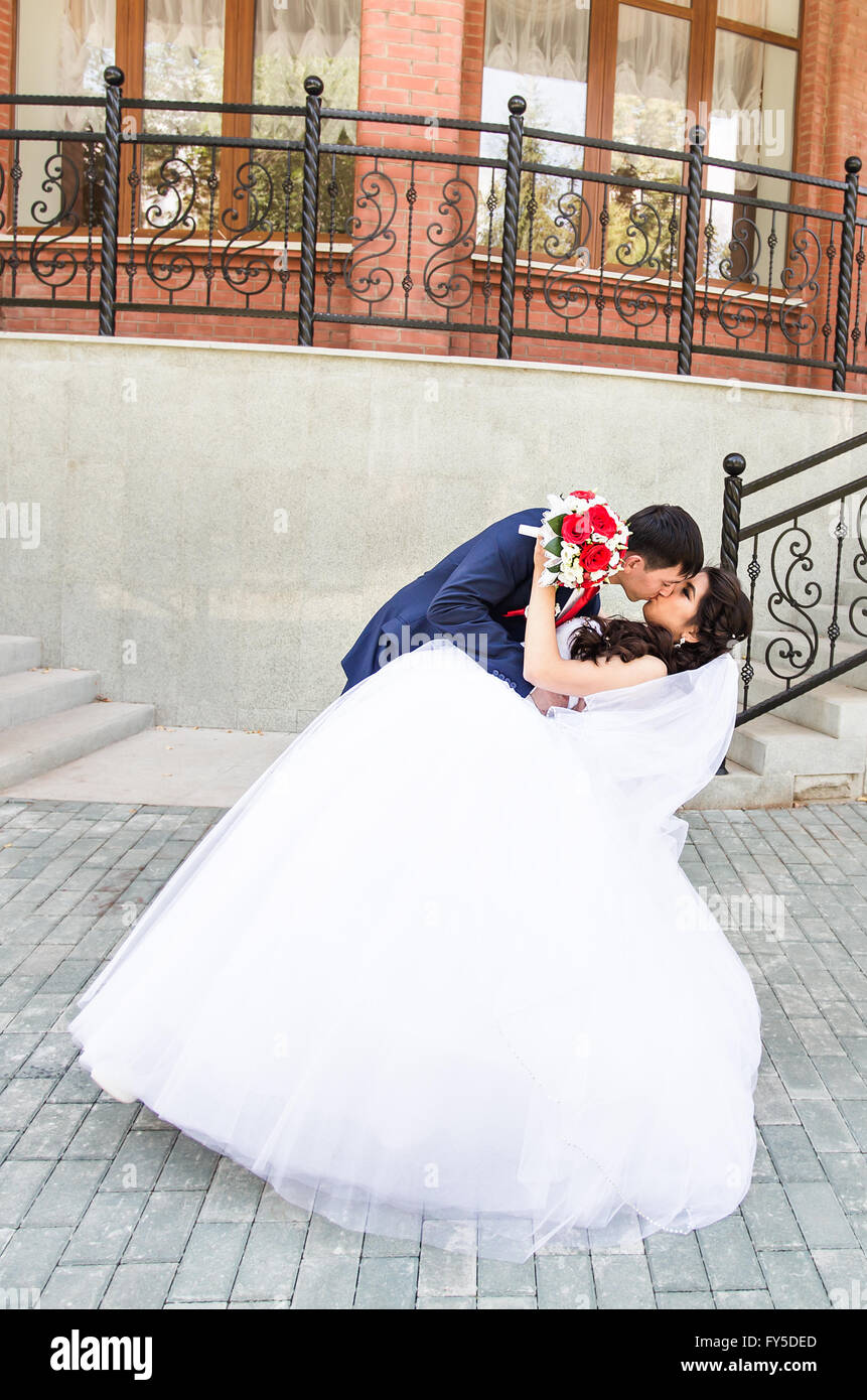 wedding dance of bride and groom Stock Photo - Alamy