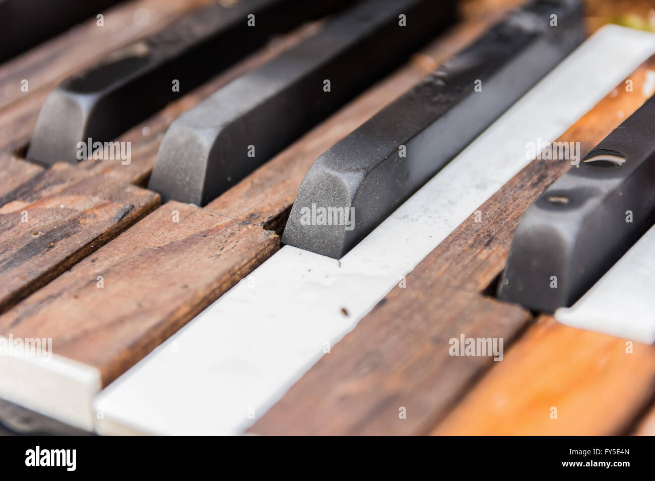Broken Old Piano Keys Stock Photo - Alamy