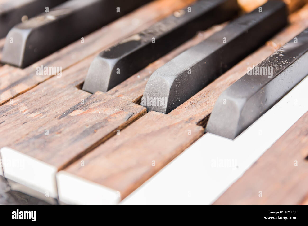 Broken Old Piano Keys Stock Photo - Alamy