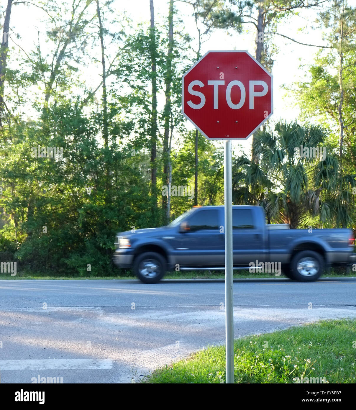 Stop yield sign hi-res stock photography and images - Alamy