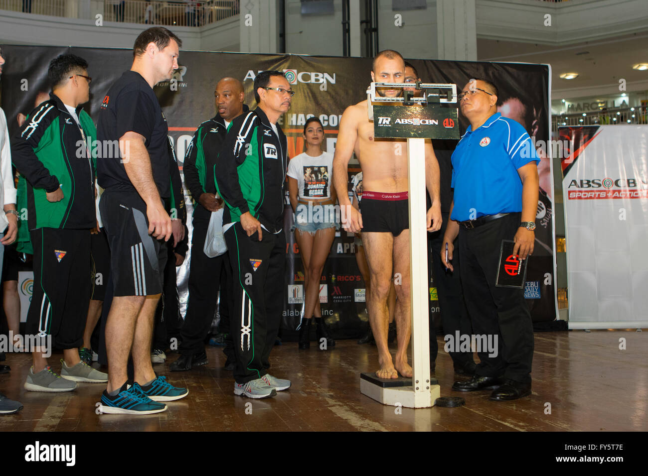 22/4/2016 Ayala Centre,Cebu City,Philippines.Weigh-in for the WBO World ...