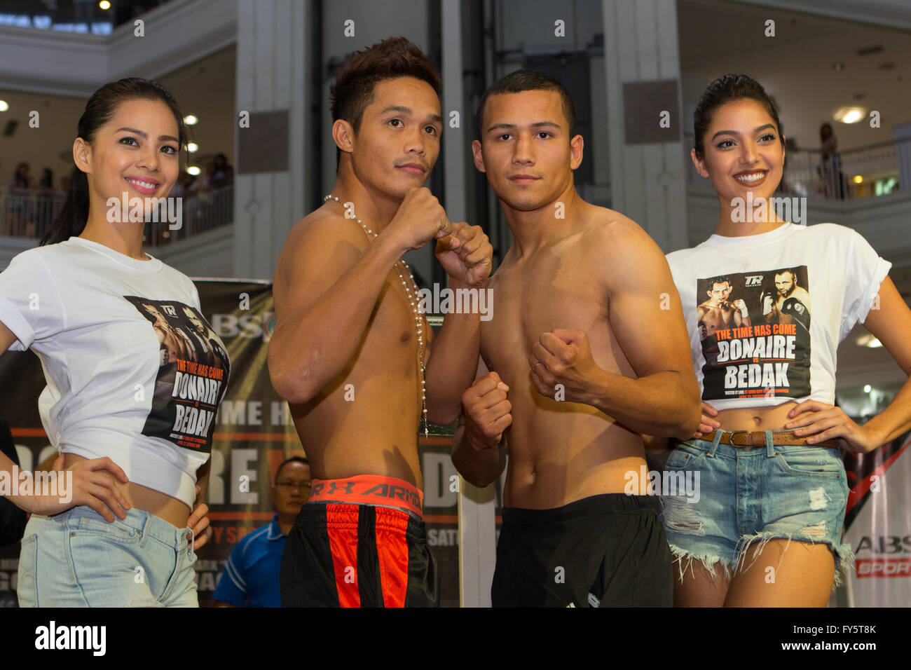 22/4/2016 Ayala Centre,Cebu City,Philippines. Philippine boxer Jason ...