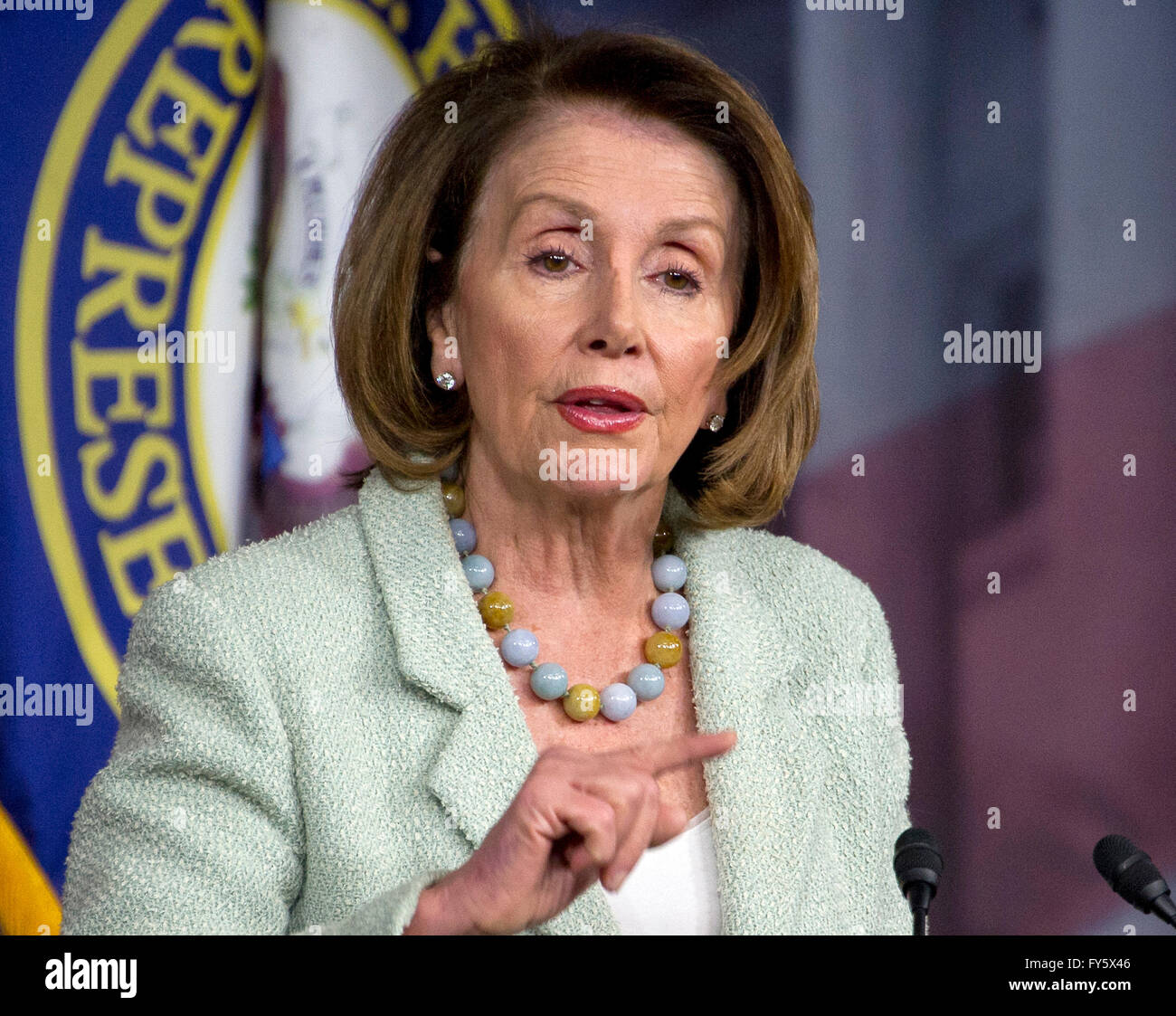 Nancy pelosi 2016 hi-res stock photography and images - Alamy