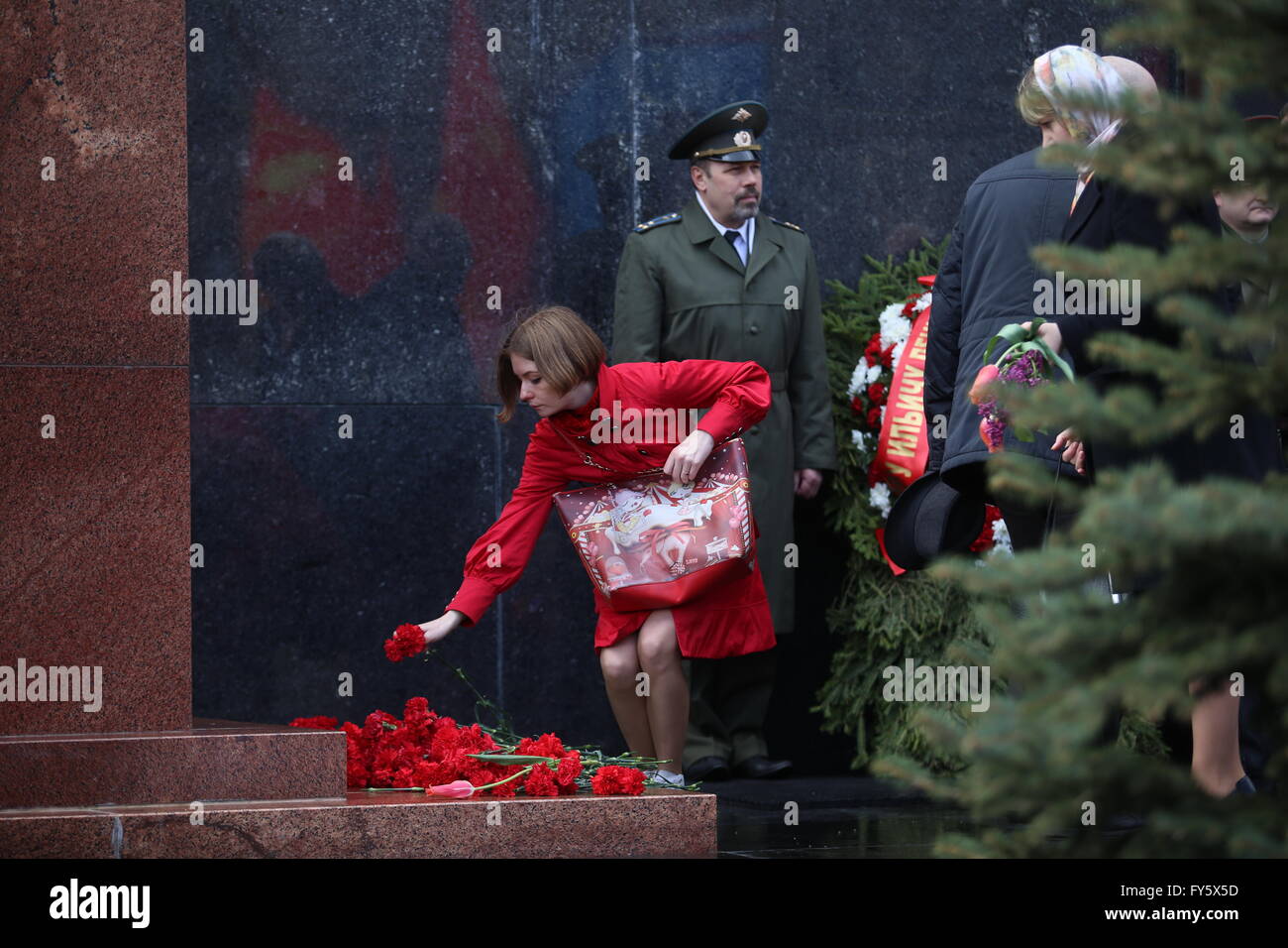 Moscow, Russia. 22nd Apr, 2016. A woman lays flowers at Lenin's ...