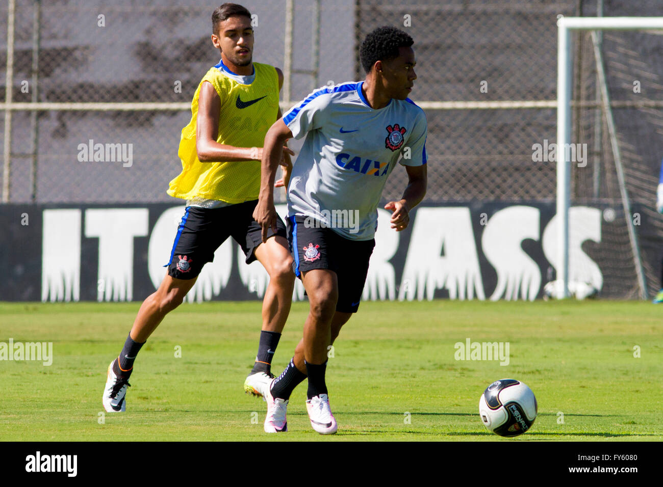 Grava horizontal hi-res stock photography and images - Alamy