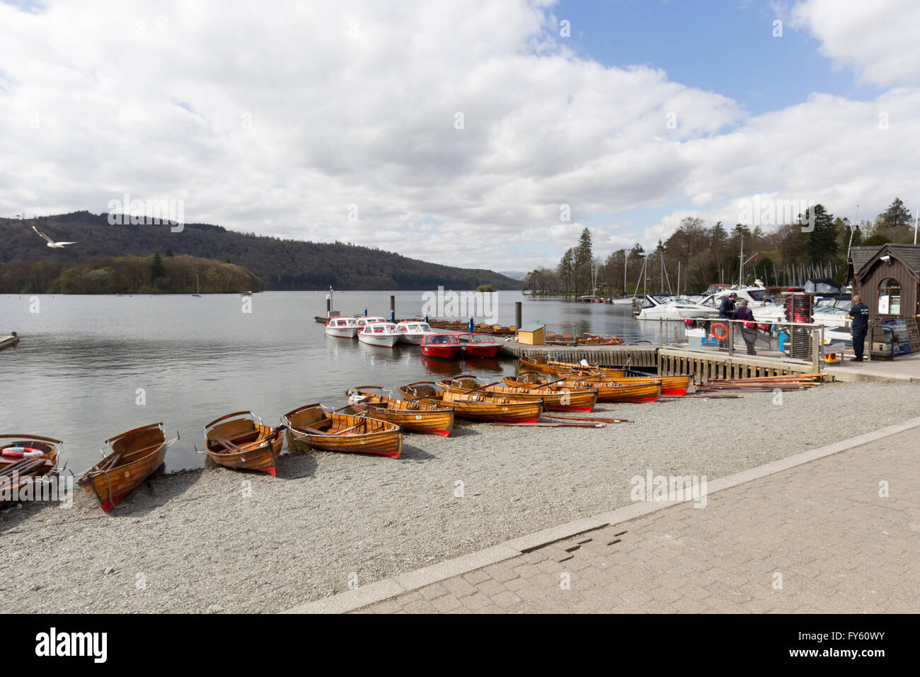 Lake Windermere, Cumbria, UK. 22nd April, 2016. UK Weather: Quiet Sunny ...