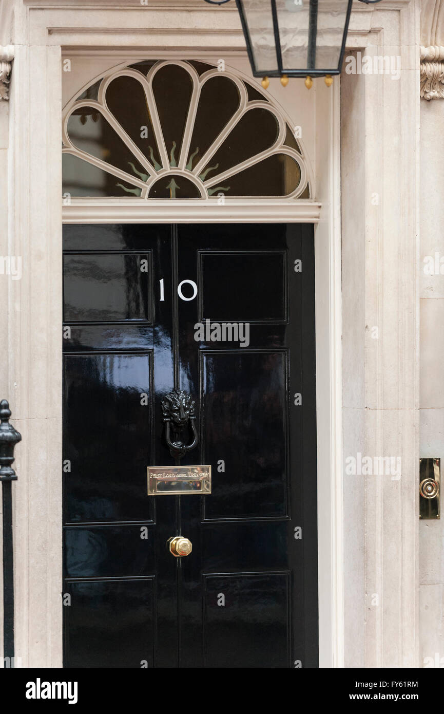 London, UK. 22 April 2016. The front door of number 10. Barack Obama ...
