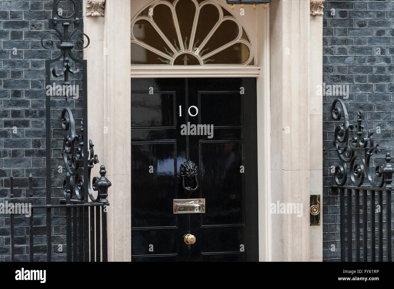 Number 22 front door hi-res stock photography and images - Alamy