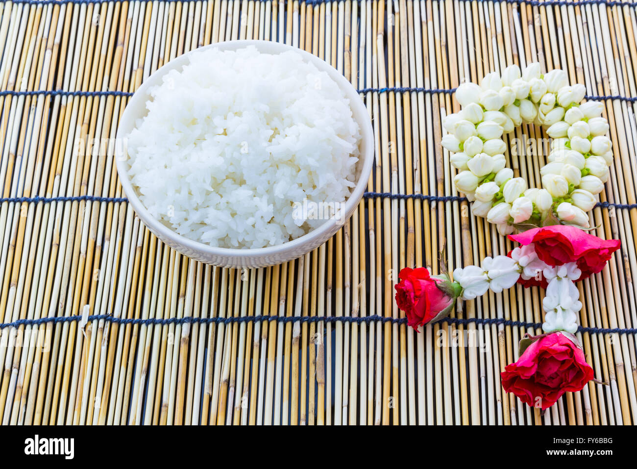 Thai steam rice on bamboo mat with garland decoration Stock Photo - Alamy