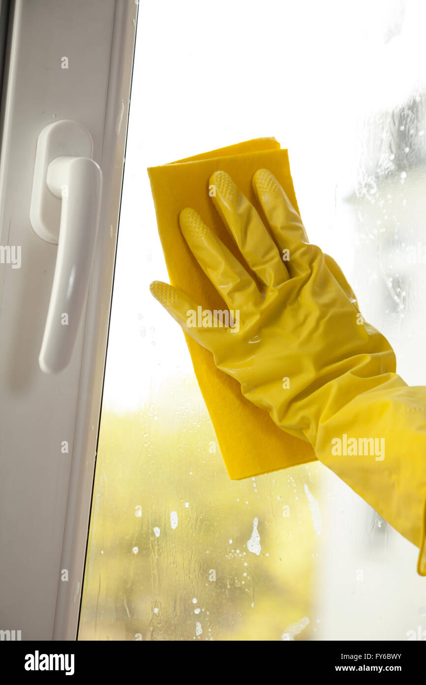 Clean windows hi-res stock photography and images - Alamy