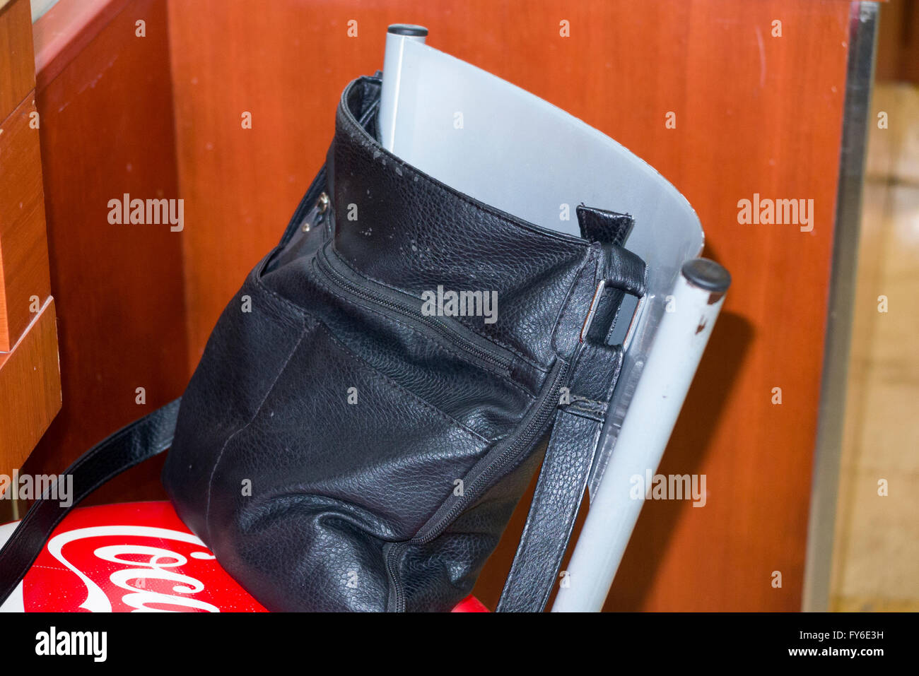 Unattended bags hi-res stock photography and images - Alamy