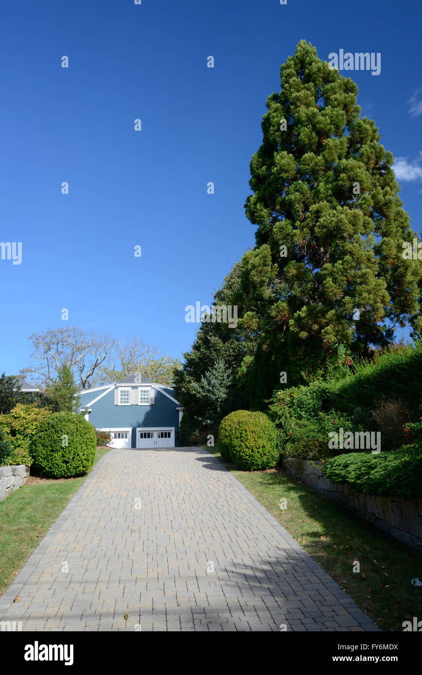 Long driveway hi-res stock photography and images - Alamy