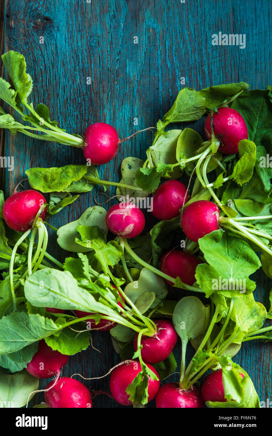 Farm fresh whole bunch of raddish on rustic wooden board Stock Photo ...