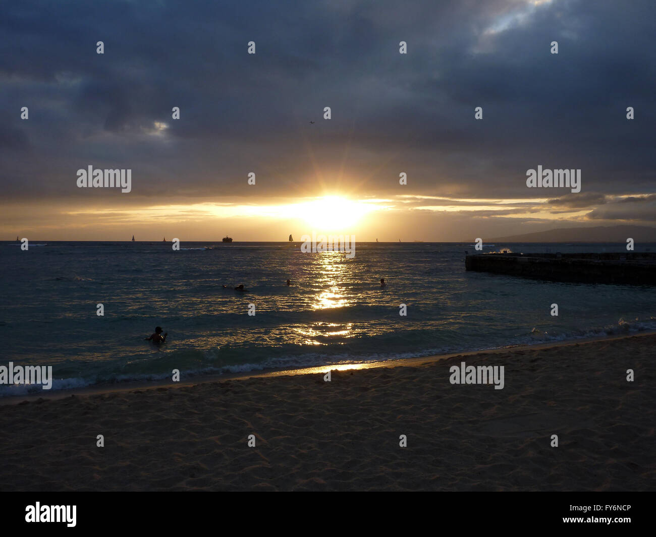 Kaimana beach oahu hi-res stock photography and images - Alamy