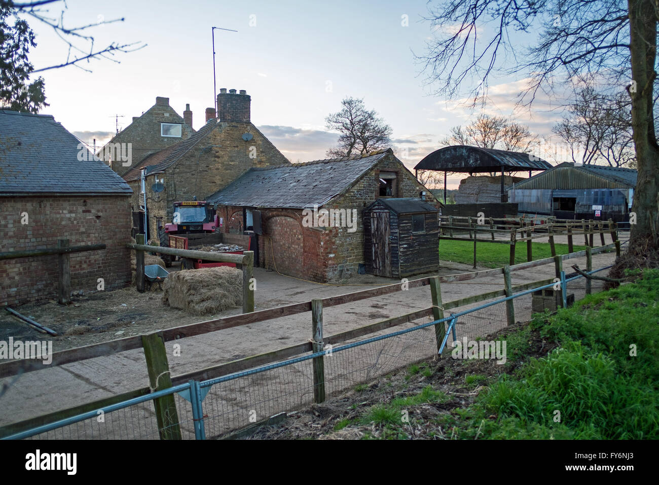 Farm yard and equipment uk hi-res stock photography and images - Alamy