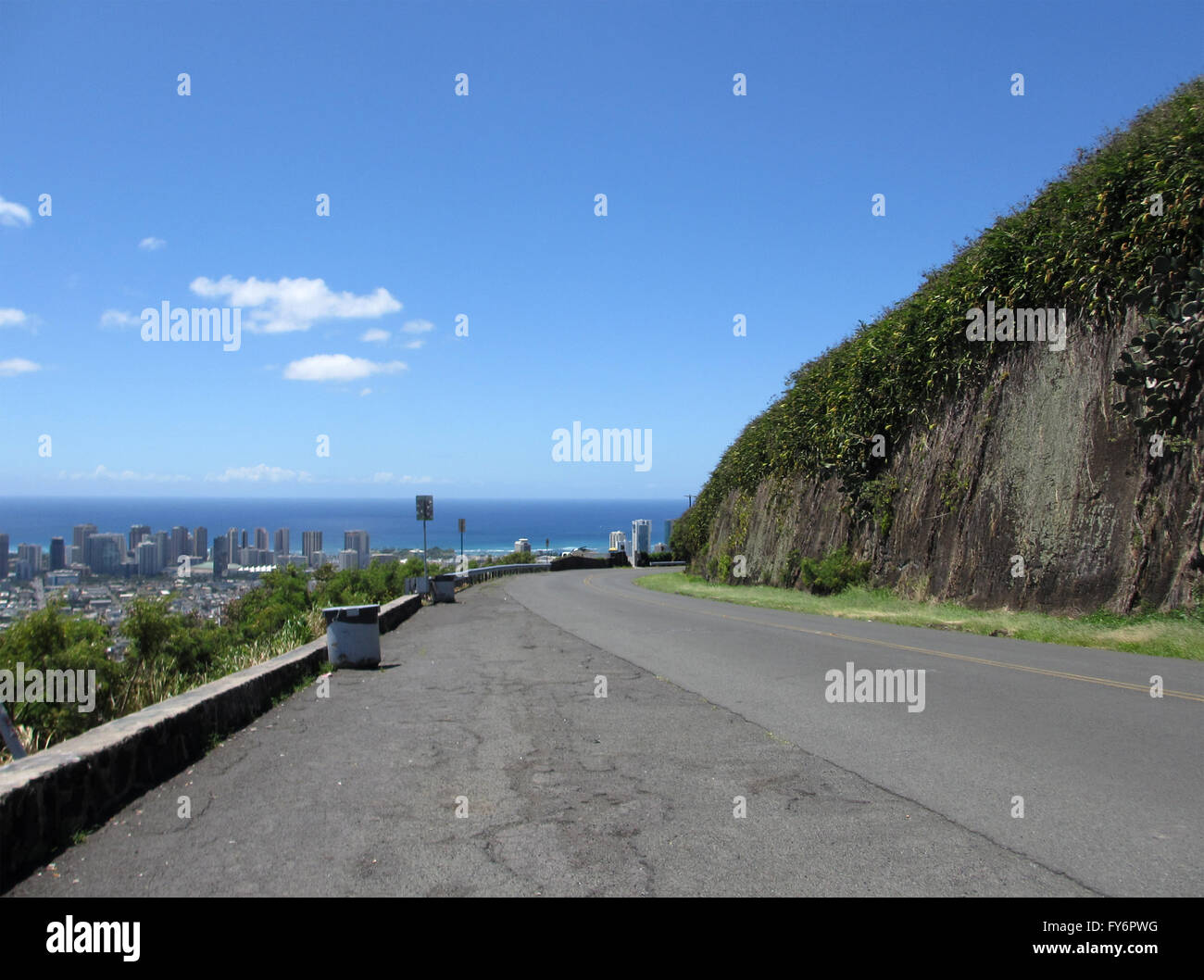 Tanatalus Lookout on Round Top drive overlooking Honolulu on Oahu ...