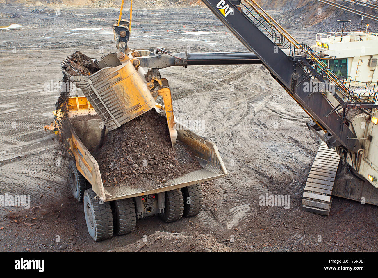 Electric shovel mining shovel loading hi-res stock photography and ...