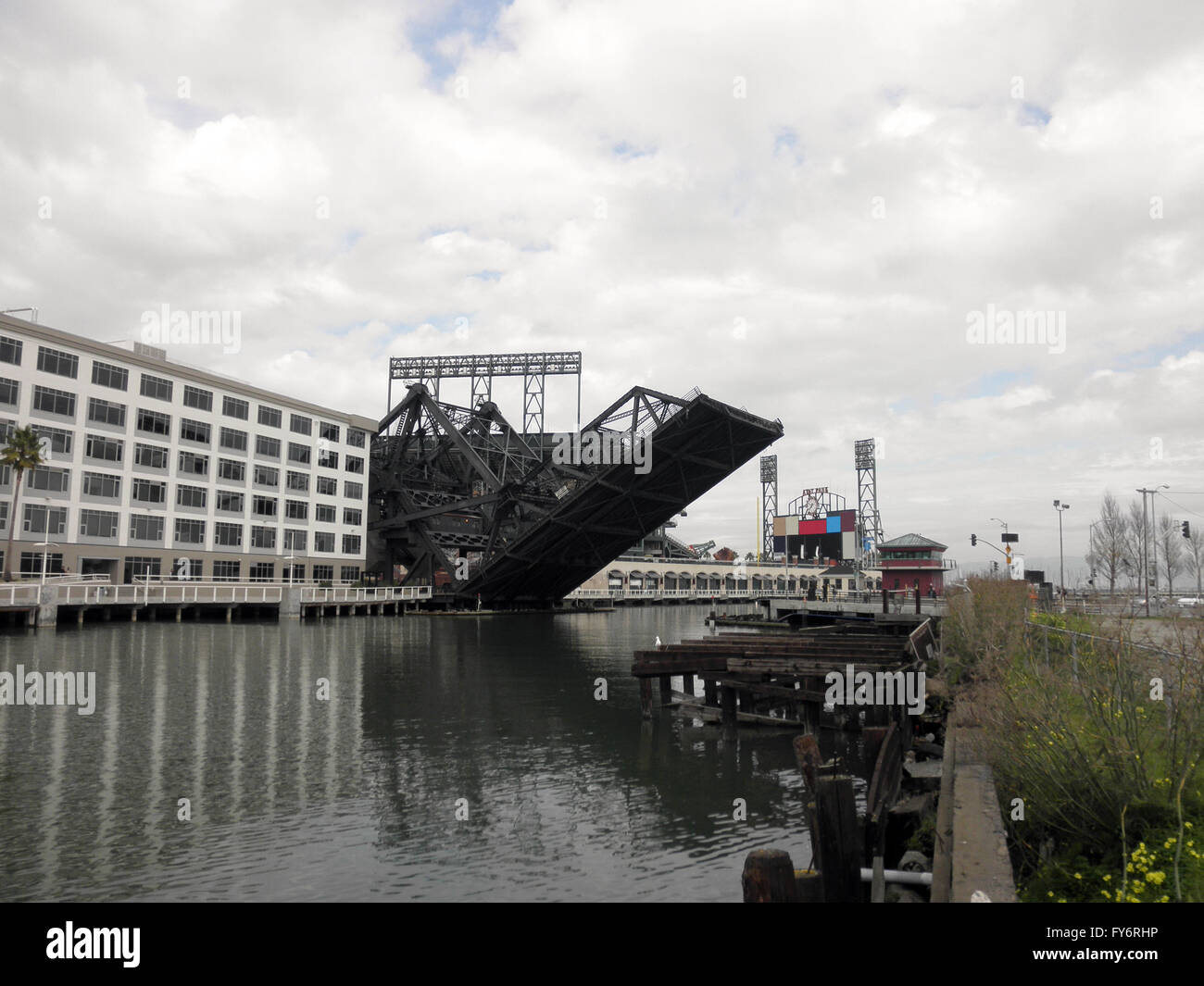 3rd street bridge hi-res stock photography and images - Alamy
