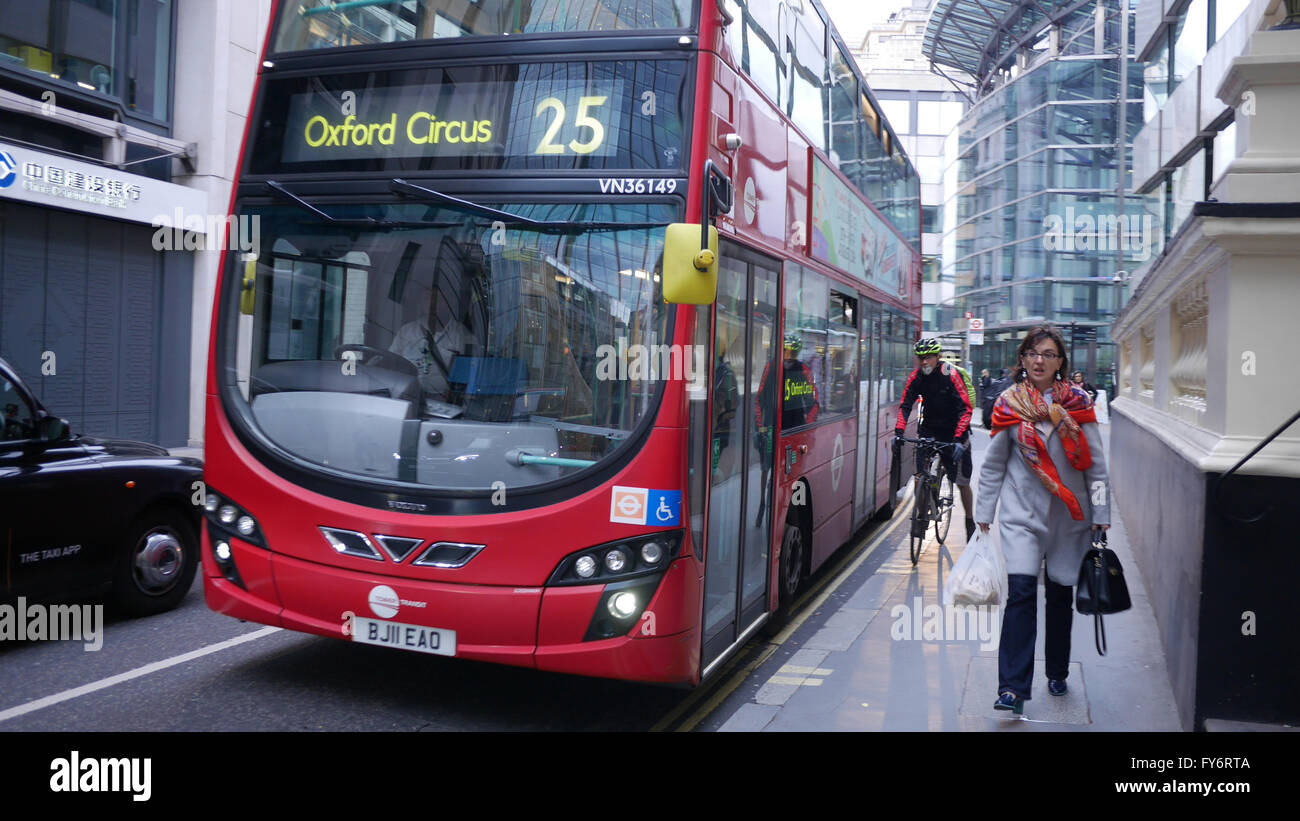 Bus on city hi-res stock photography and images - Alamy