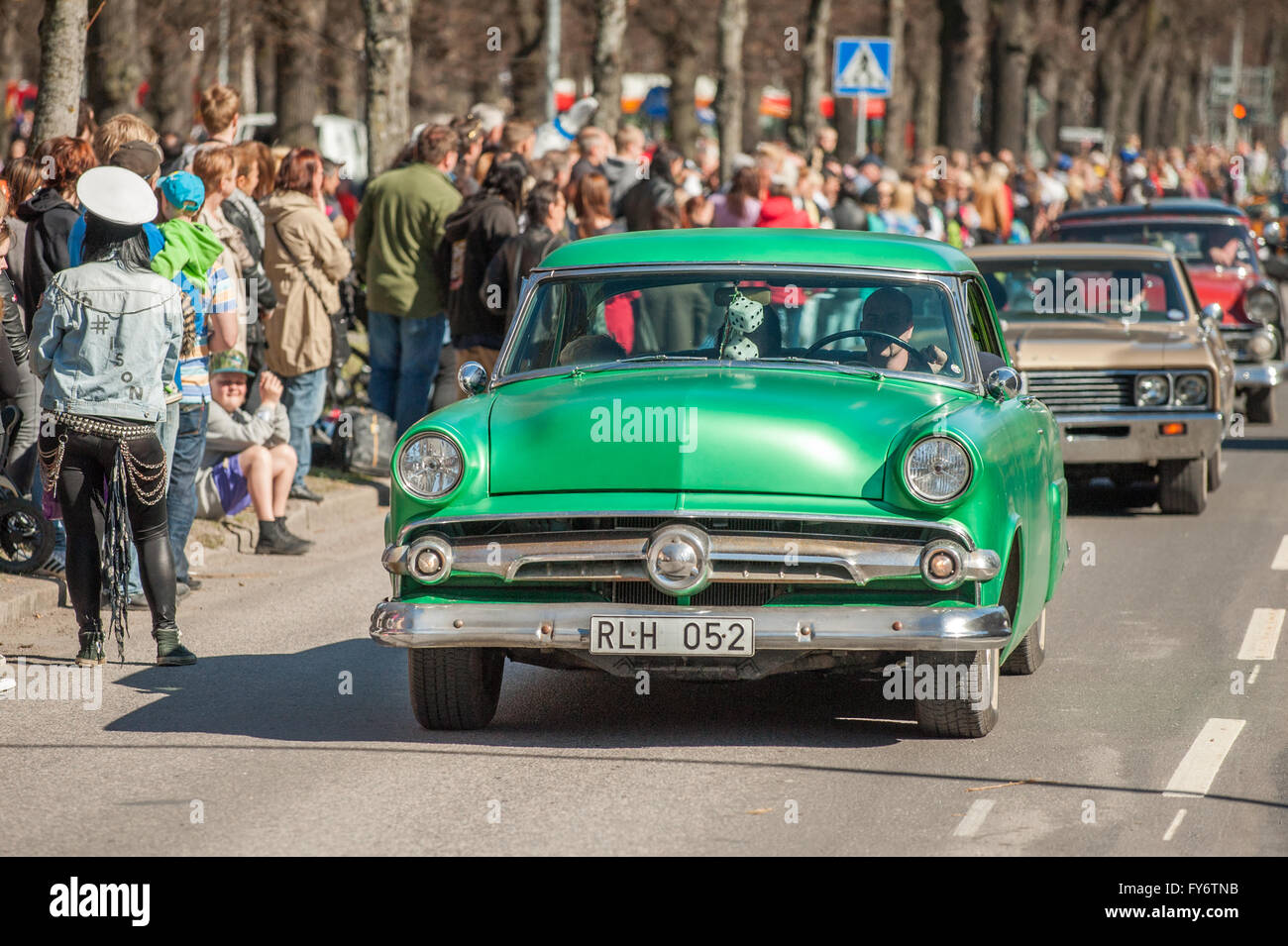 Classic car parade hi-res stock photography and images - Alamy