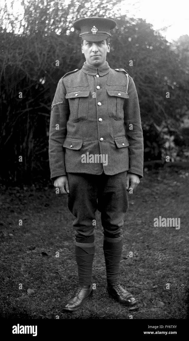 First world war soldier uniform british hi-res stock photography and ...