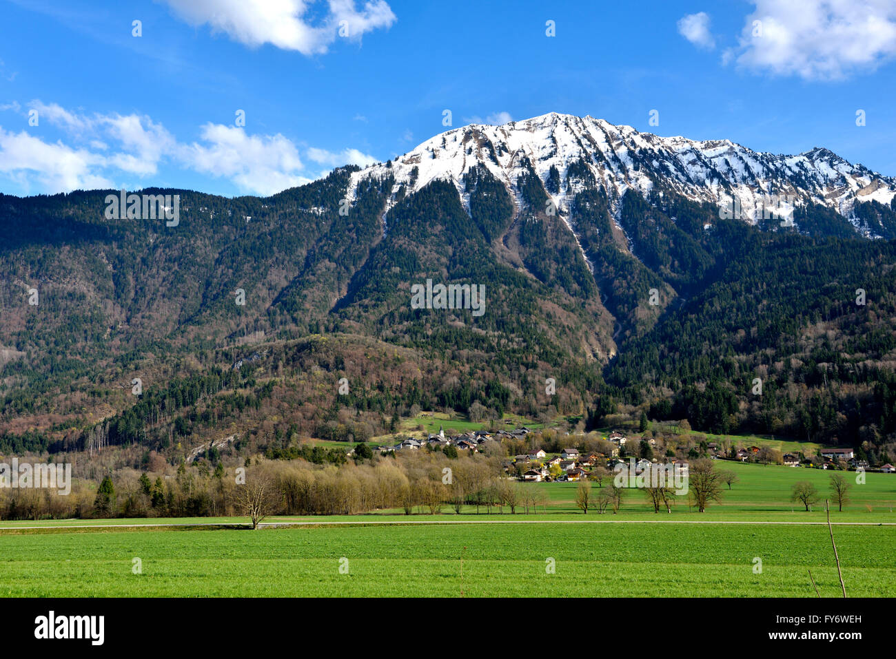 Sainte colombe hi-res stock photography and images - Alamy