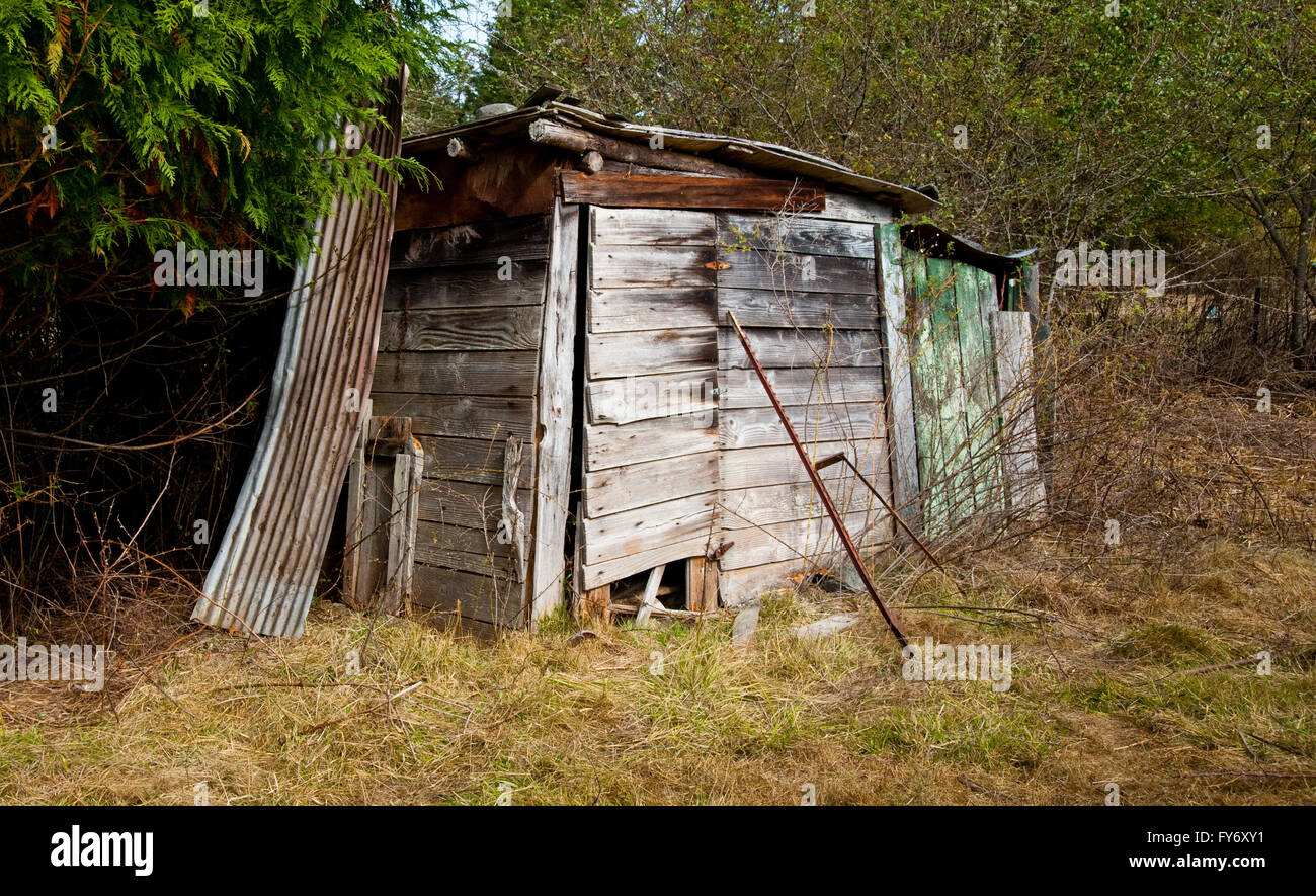 Farm shack in a field Stock Photo - Alamy
