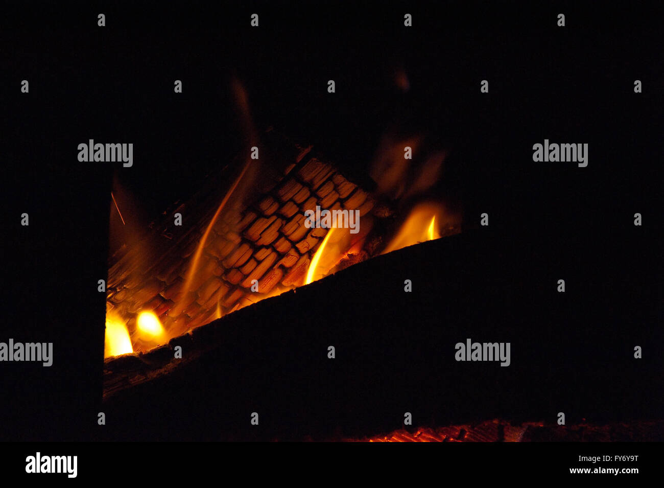 Wood burning in stove hi-res stock photography and images - Alamy