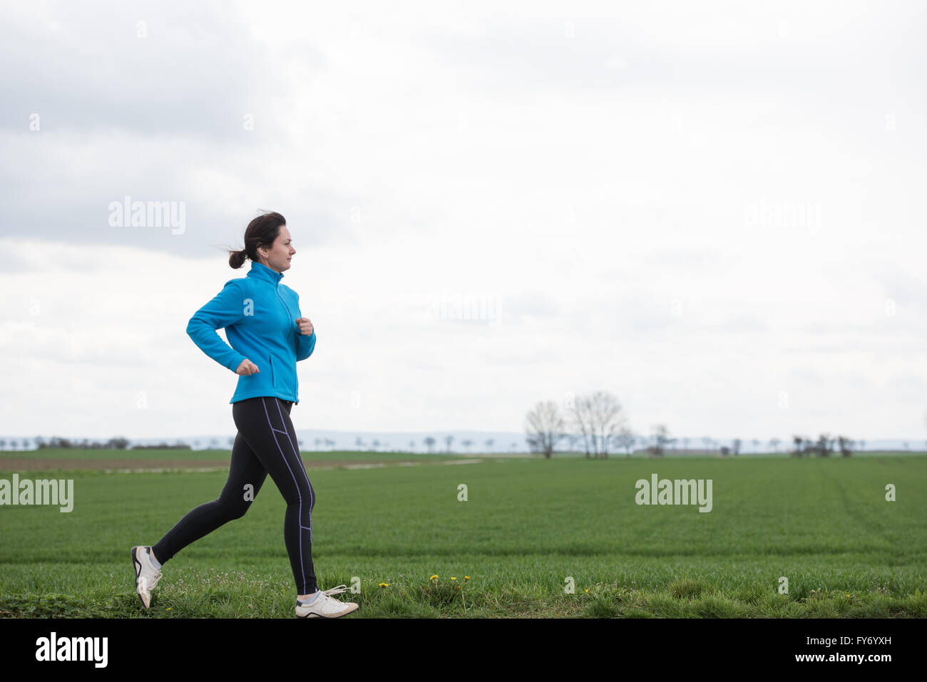 Fitness woman 40s outside hi-res stock photography and images - Alamy