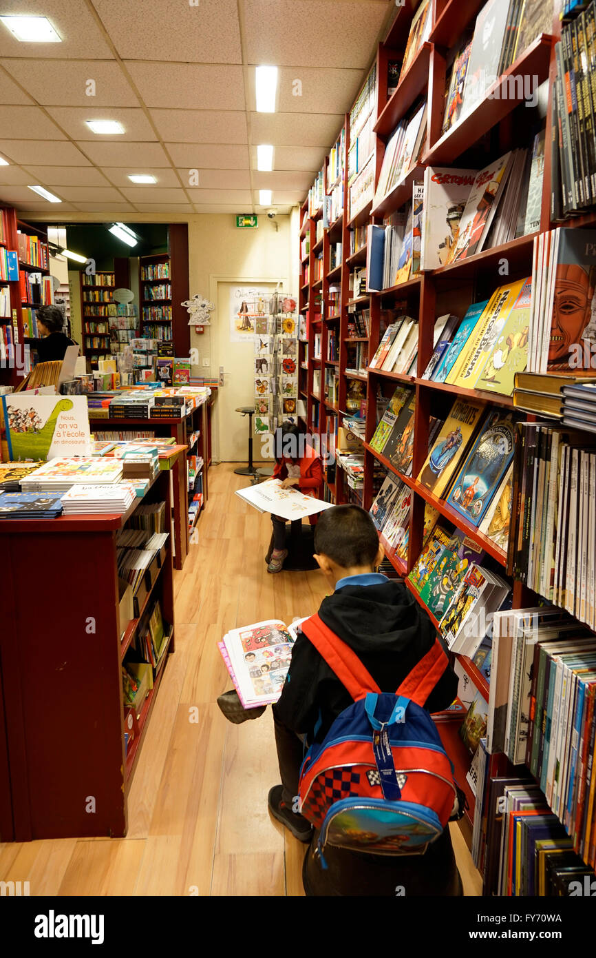 Children reading books hi-res stock photography and images - Alamy