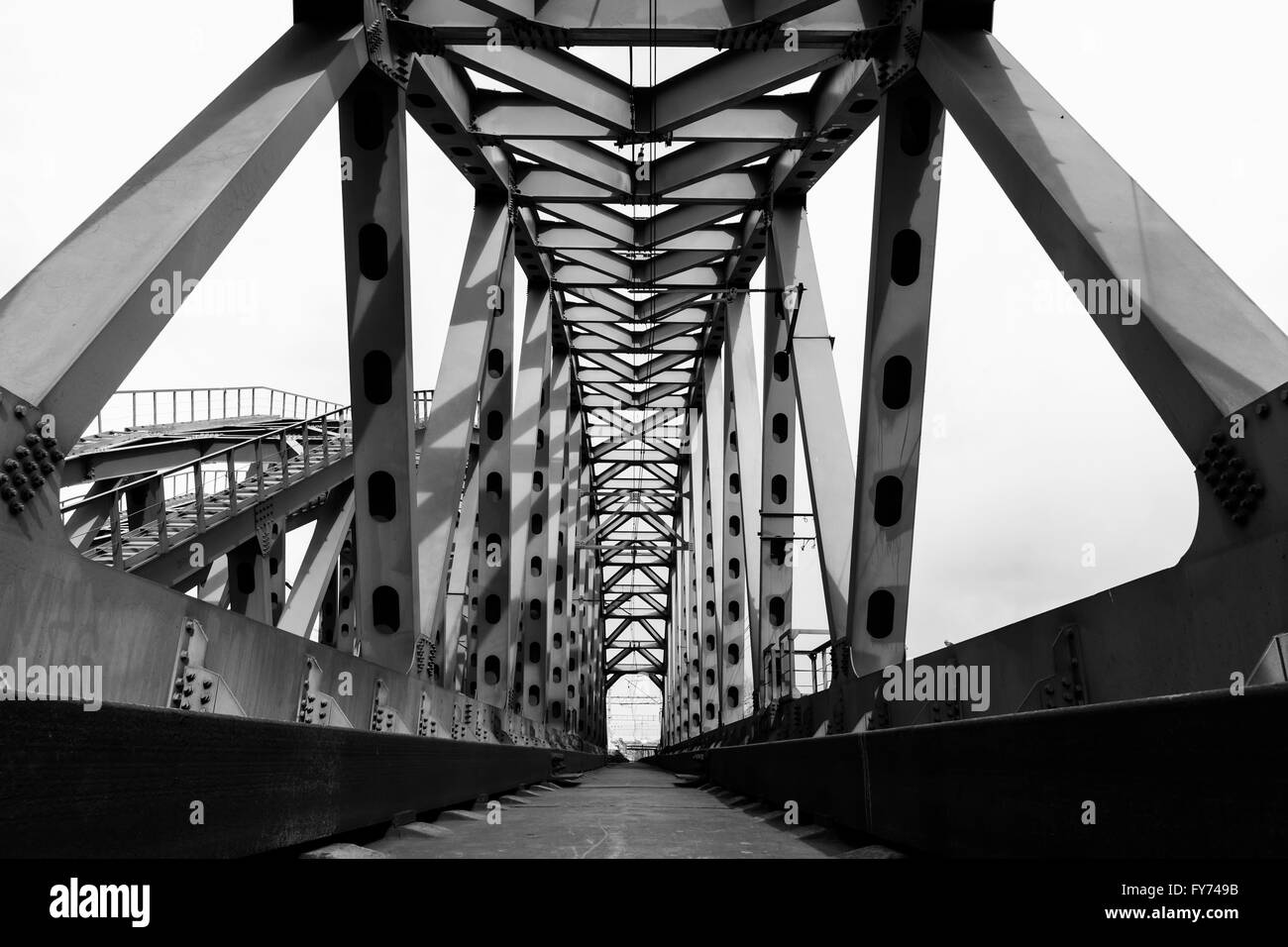 Steel bridge train tracks hi-res stock photography and images - Alamy