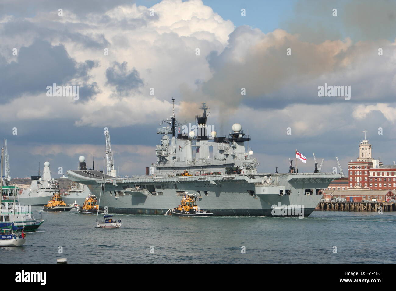 Hms illustrious falklands hi-res stock photography and images - Alamy