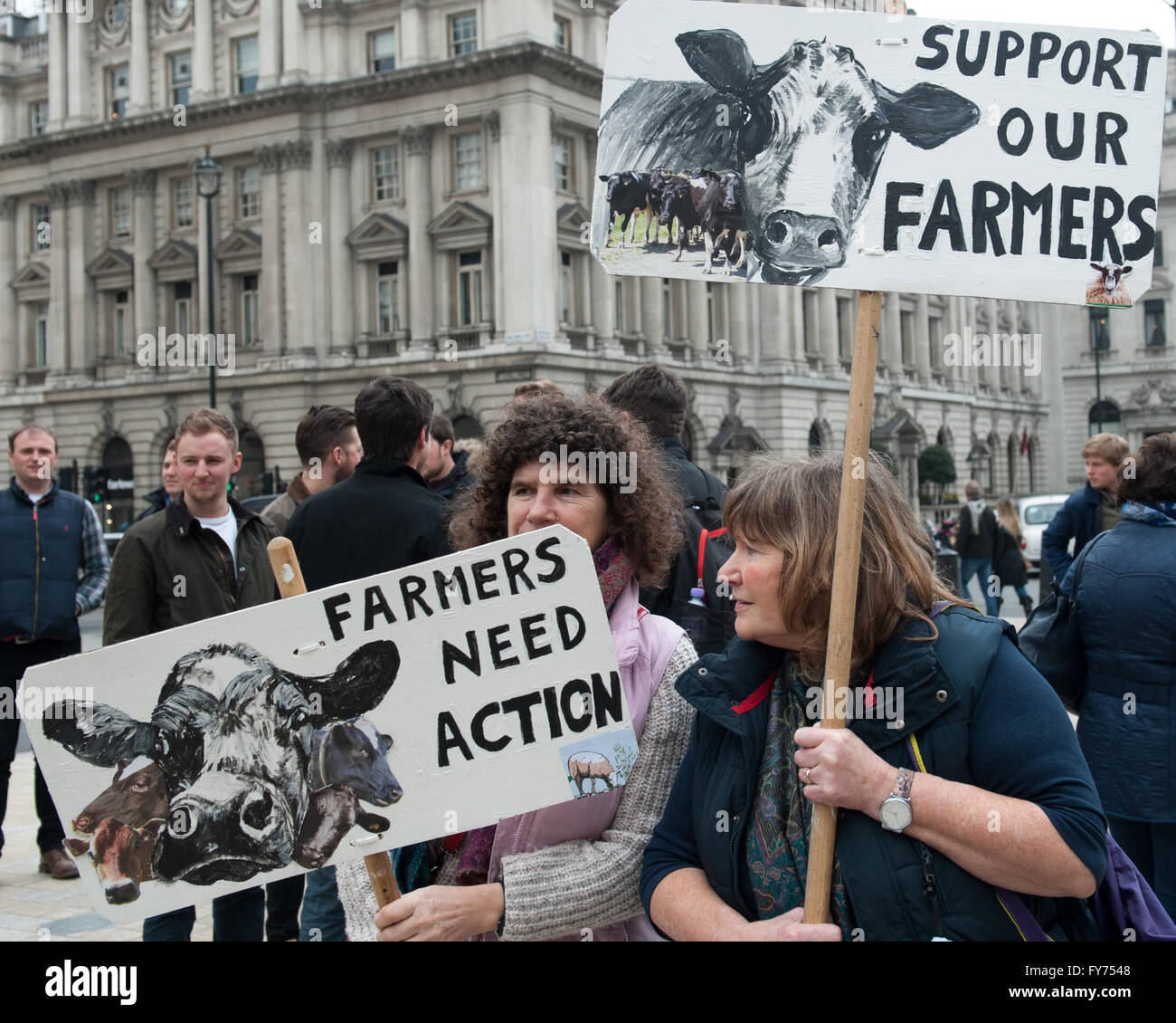 Farmers protesting hi-res stock photography and images - Alamy