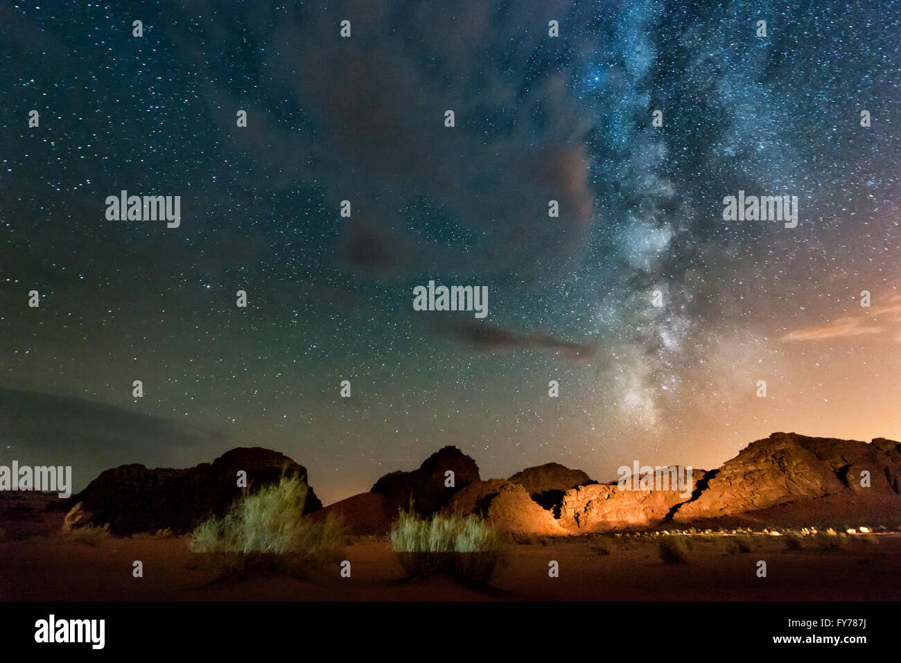 Milky way above red Wadi Rum desert in Jordan Stock Photo - Alamy