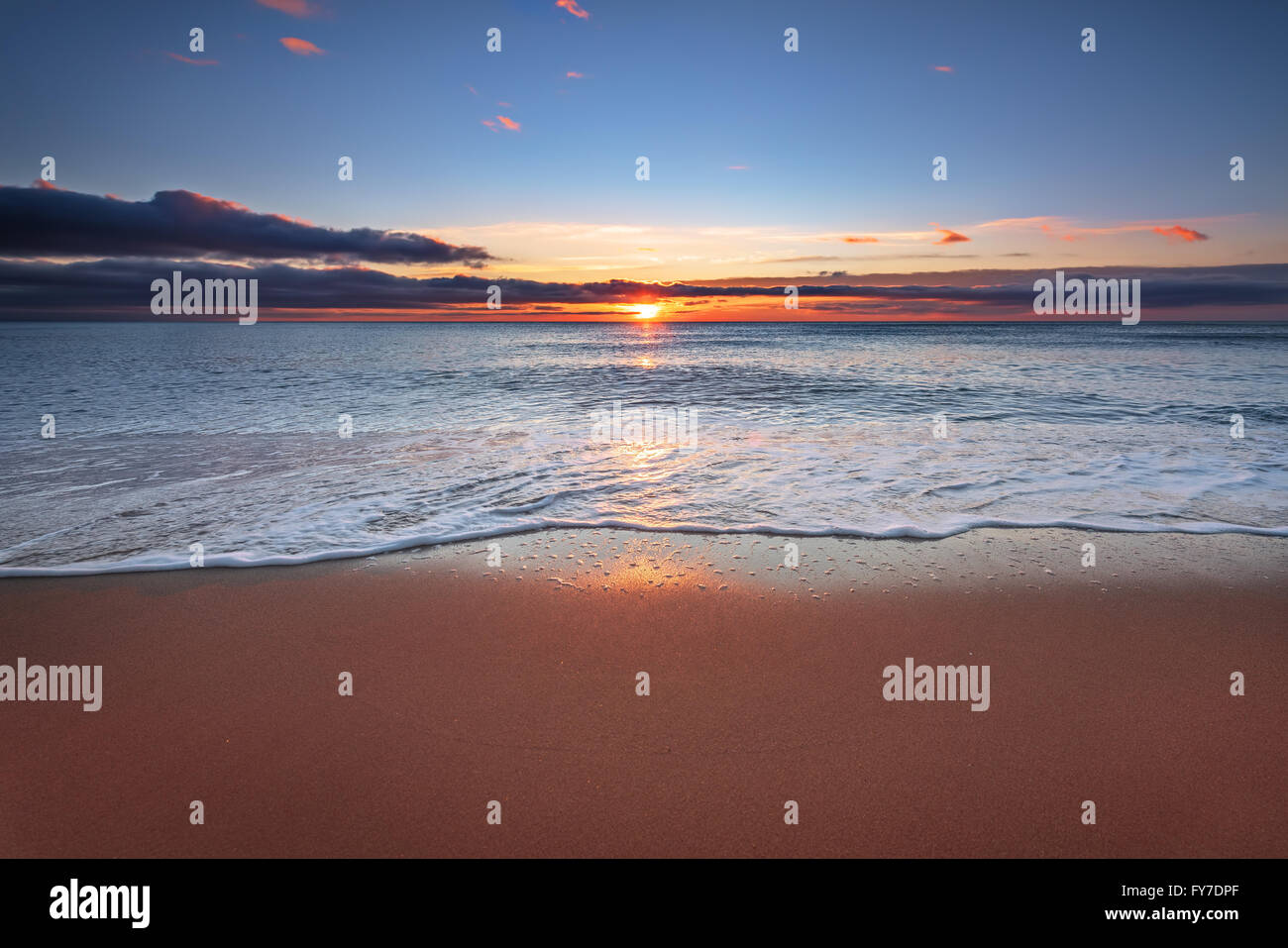 Ocean waves sunset golden light hi-res stock photography and images - Alamy