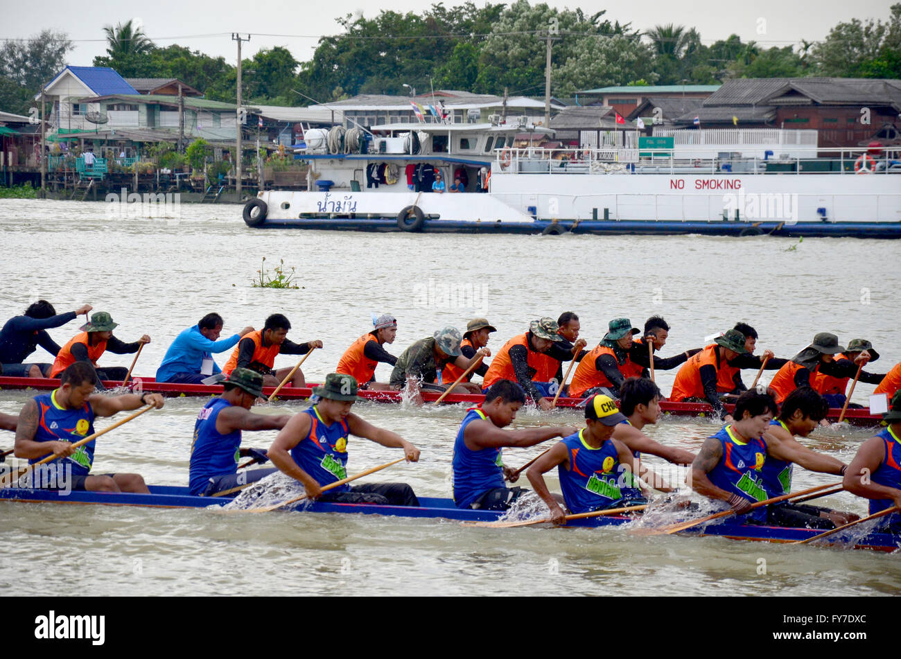 Thai people join with Long boat Racing at Chaopraya river on November 8 ...