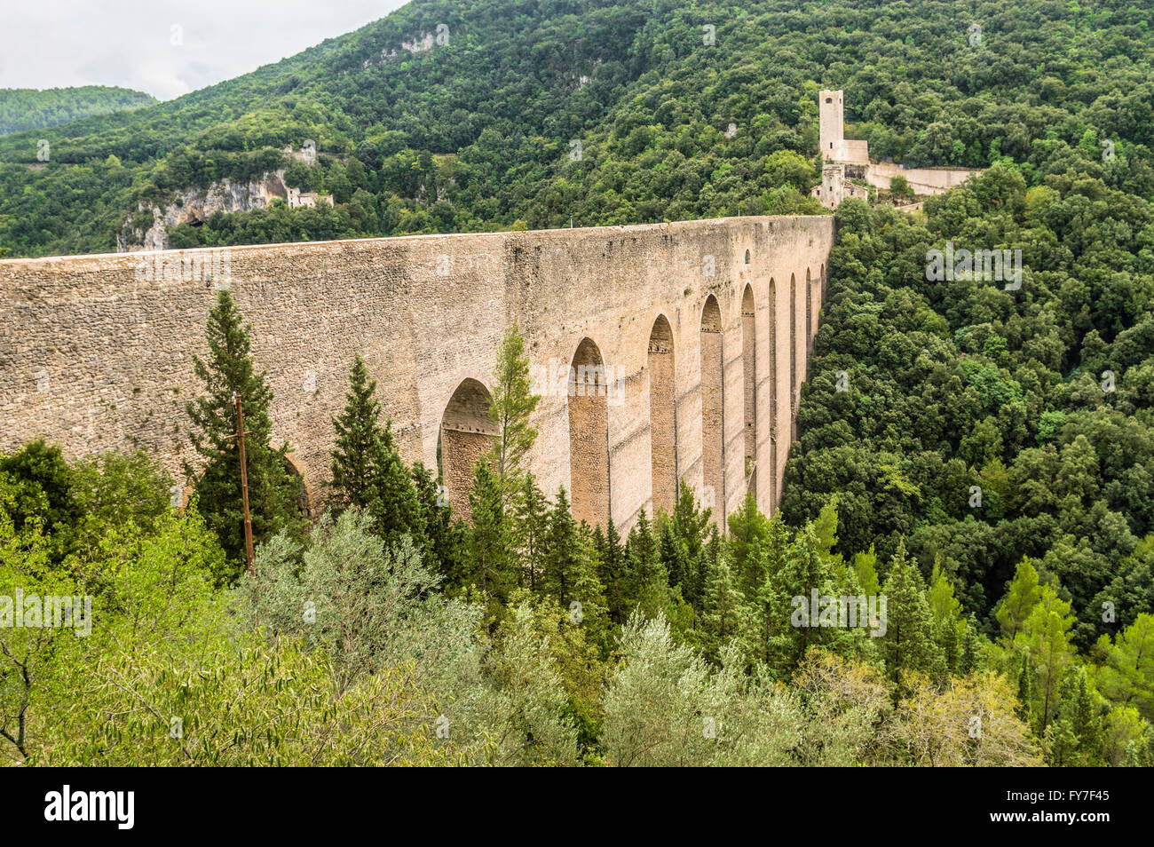 Aqueduct bridge Ponte delle Torri in Spoleto, Umbria, Italy Stock Photo ...